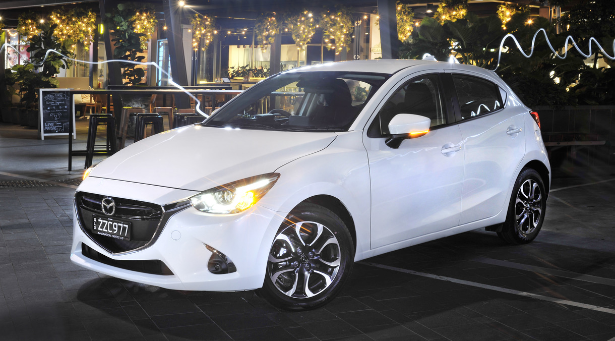 Mazda Mazda2 Hatchback Photos and Specs. Photo: Mazda Mazda2 Hatchback ...