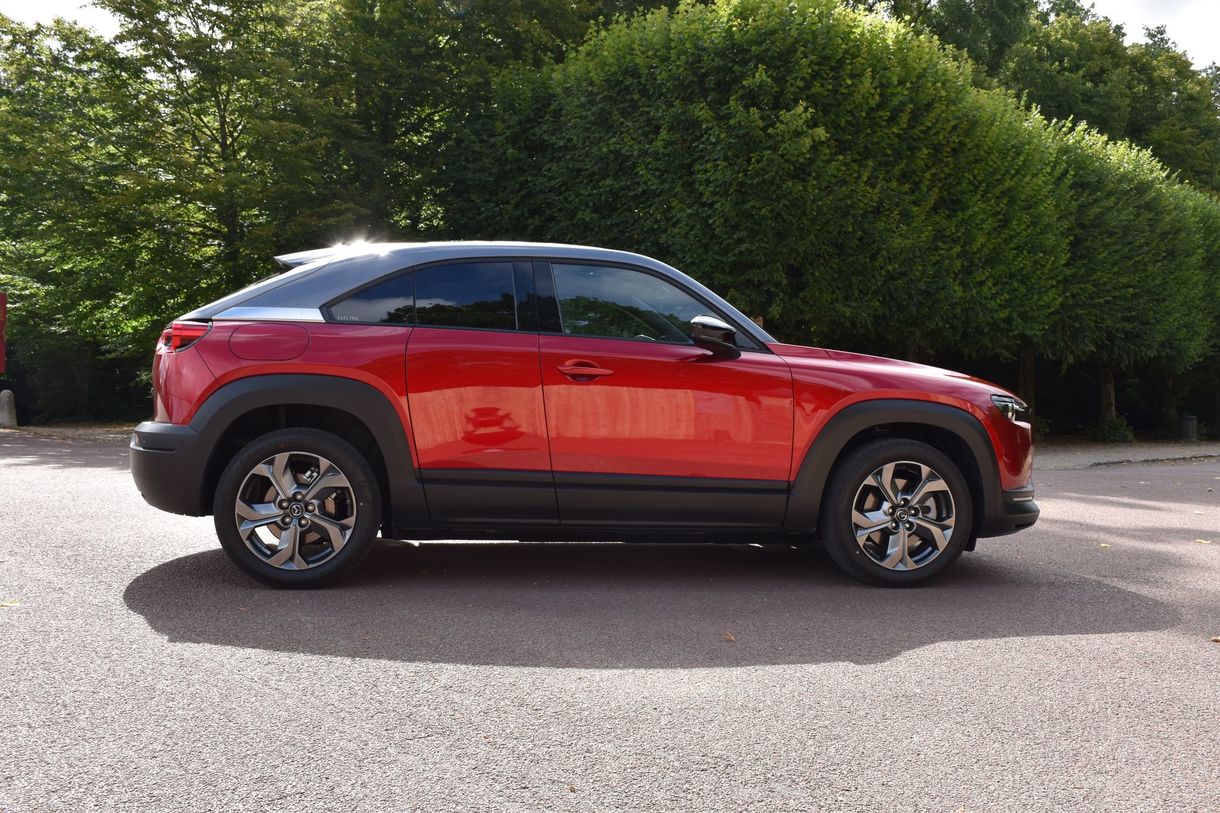 Mazda MX-30 Photos and Specs. Photo: Mazda MX-30 4k photo and 21 ...