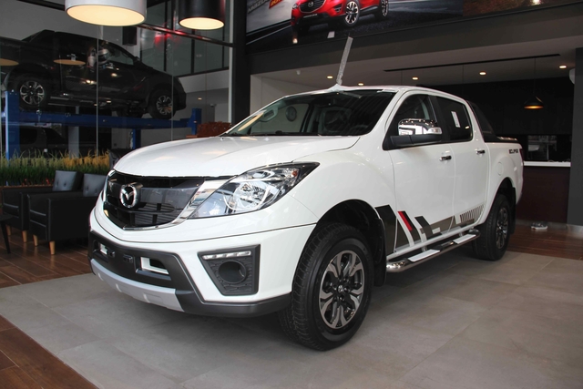 Mazda BT-50 Photos and Specs. Photo: Mazda BT-50 modern model and 30 ...