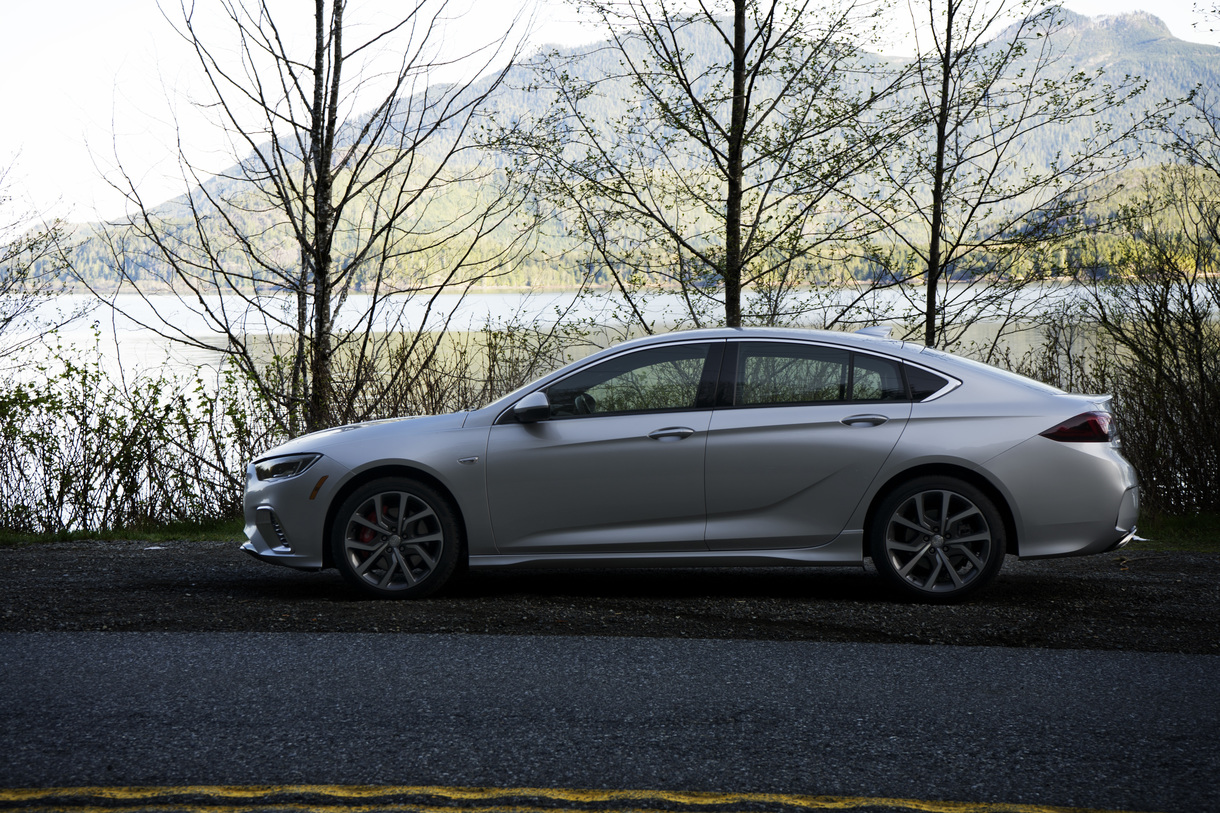 Buick Regal GS Photos and Specs. Photo: Buick Regal GS mod photo and 31 ...