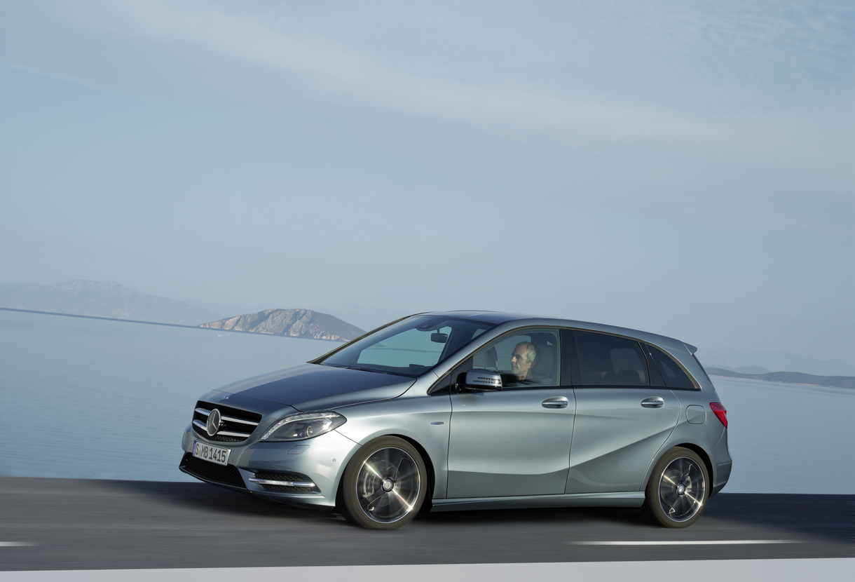 Mercedes B-Class (W247) Photos and Specs. Photo: Mercedes B-Class (W247 ...
