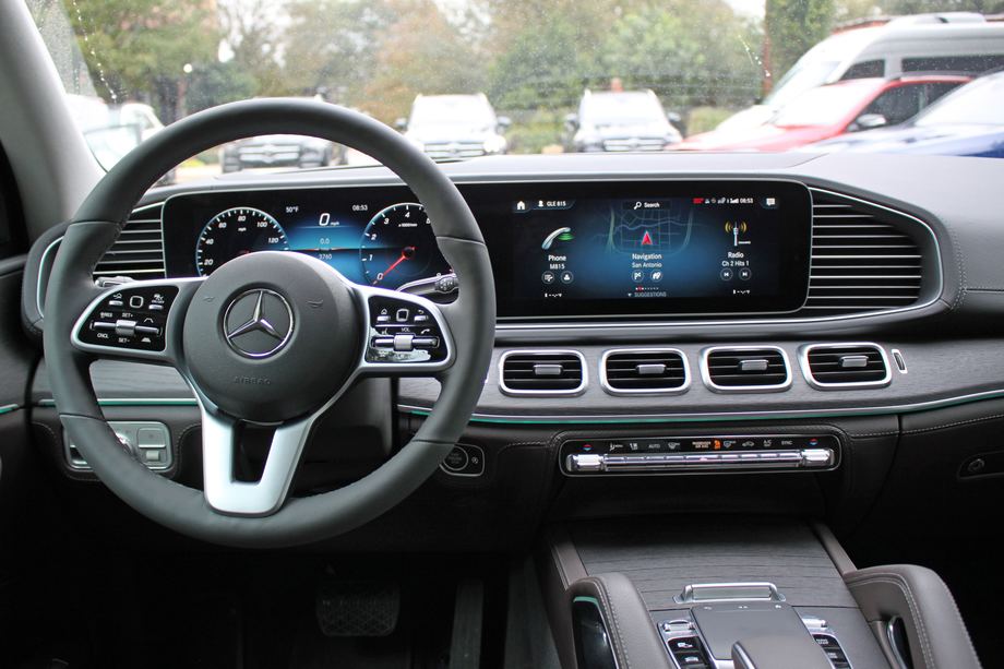 Mercedes GLA-Class (H247) Photos and Specs. Photo: Mercedes GLA-Class ...