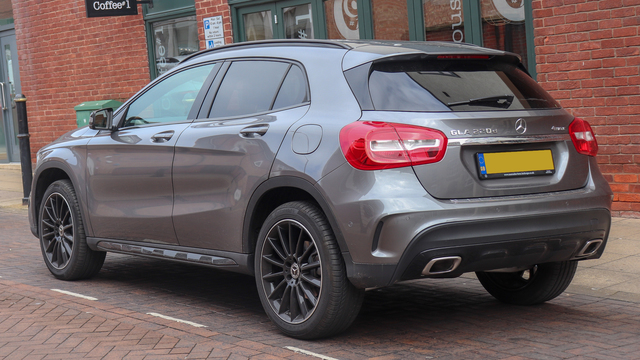 Mercedes GLA-Class (H247) Photos and Specs. Photo: Mercedes GLA-Class ...