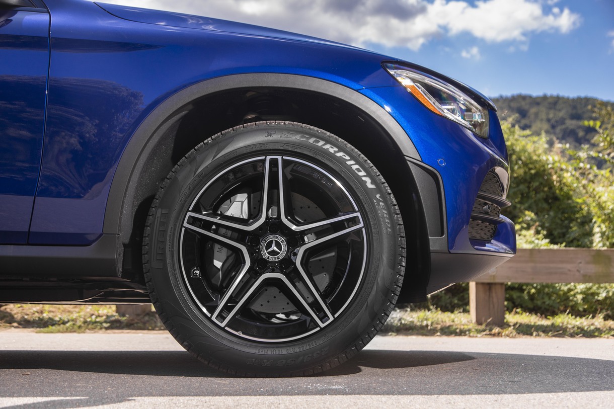 Mercedes GLC-Class (X253) Photos and Specs. Photo: Mercedes GLC-Class ...