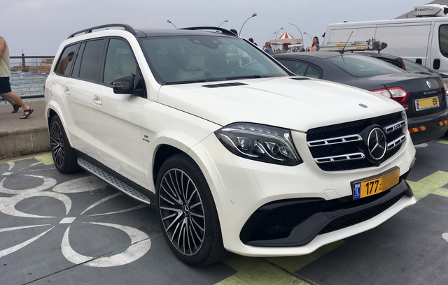 Mercedes GLC-Class Coupe (C253) Photos and Specs. Photo: Mercedes GLC ...
