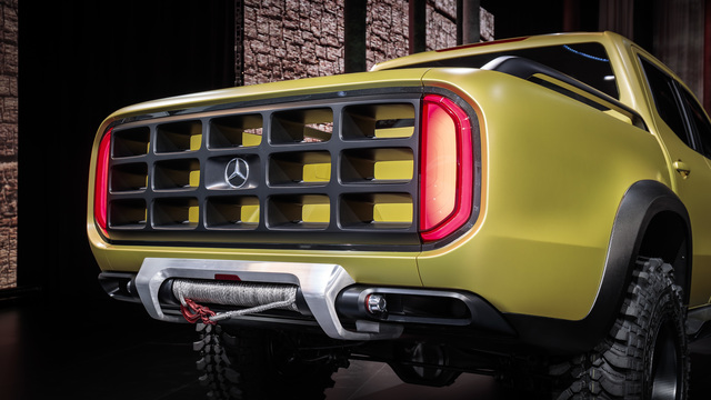 Mercedes X-Class (W470) Photos and Specs. Photo: Mercedes X-Class (W470 ...