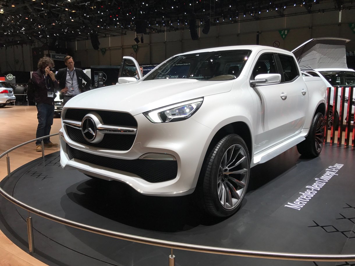 Mercedes X-Class (W470) Photos and Specs. Photo: Mercedes X-Class (W470 ...