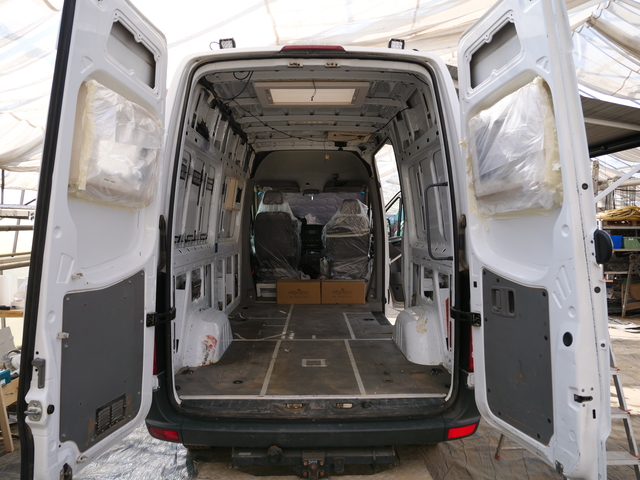 Mercedes Sprinter Kastenwagen (W907) Photos and Specs. Photo: Mercedes ...