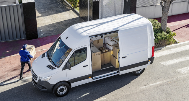 Mercedes Sprinter Kastenwagen (W907) Photos and Specs. Photo: Mercedes ...