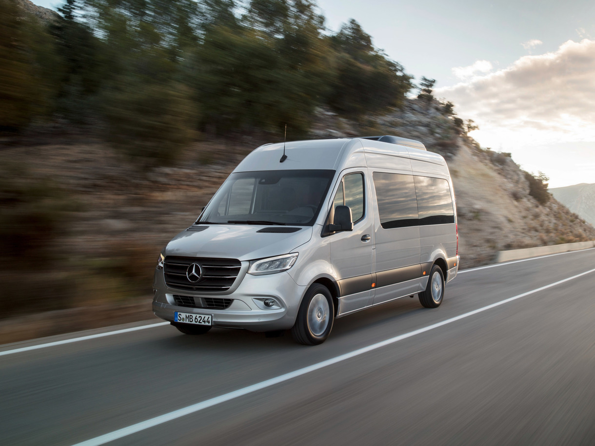 Mercedes Sprinter Tourer (W907) Photos and Specs. Photo: Mercedes ...