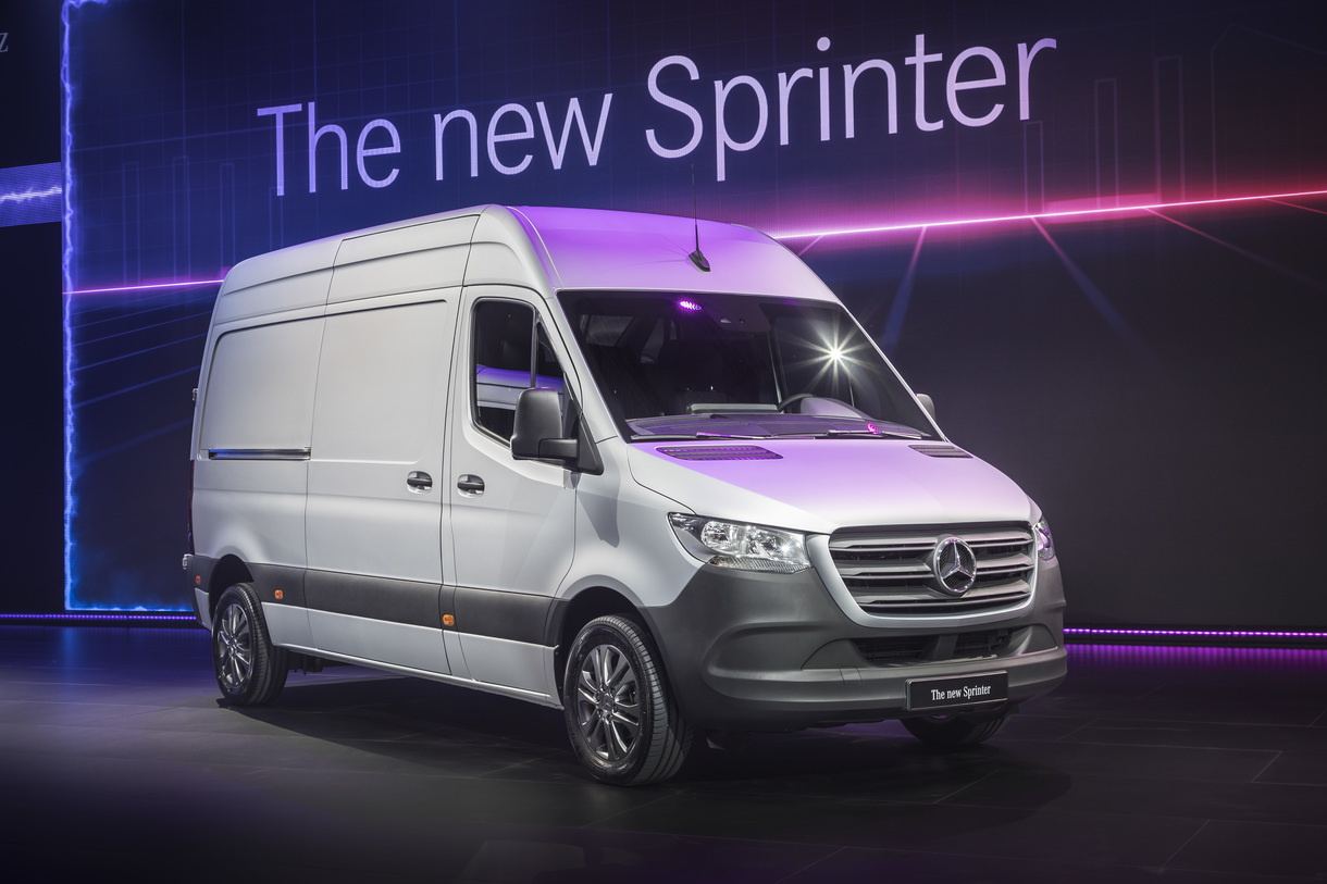 Mercedes Sprinter Tourer (W907) Photos and Specs. Photo: Mercedes ...