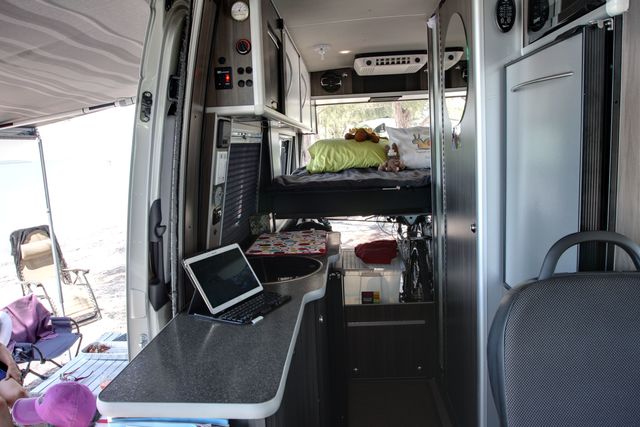 Mercedes Sprinter Tourer (W907) Photos and Specs. Photo: Mercedes ...