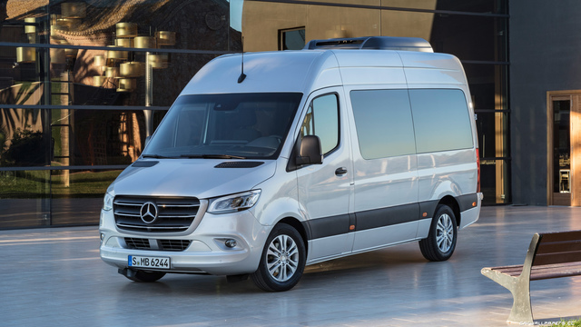 Mercedes Sprinter Tourer (W907) Photos and Specs. Photo: Mercedes ...