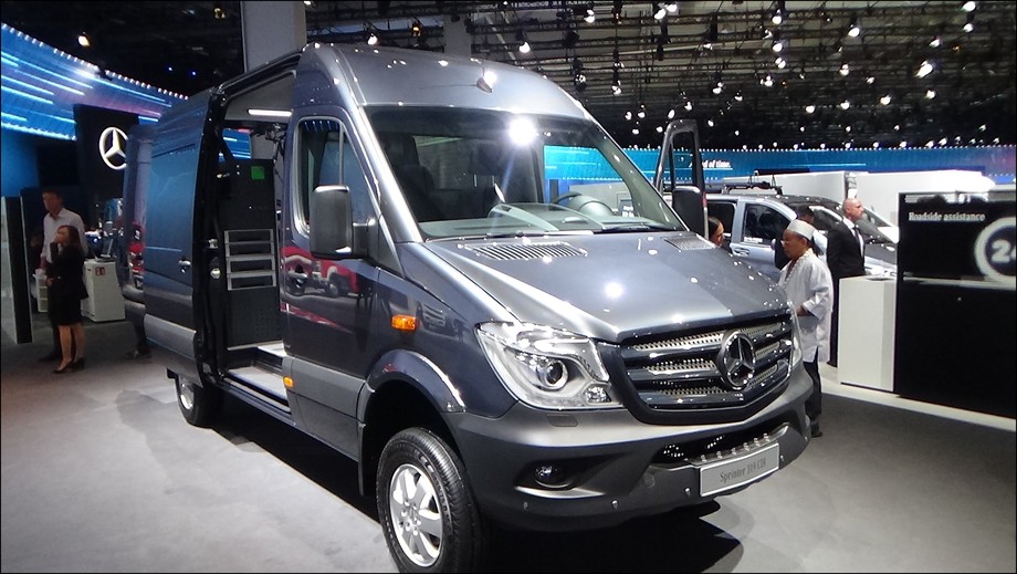 Mercedes Sprinter Tourer (W907) Photos and Specs. Photo: Mercedes ...