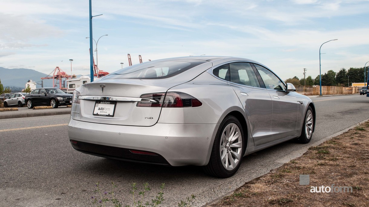 Tesla Model S Photos and Specs. Photo: Tesla Model S modern big and 21 ...
