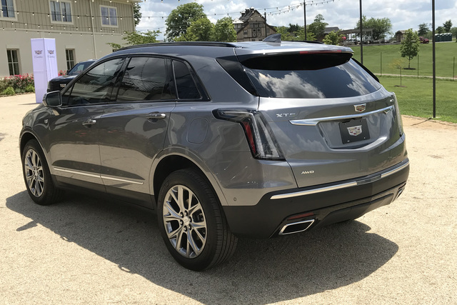 Cadillac XT5 Photos and Specs. Photo: Cadillac XT5 mod photo and 42 ...