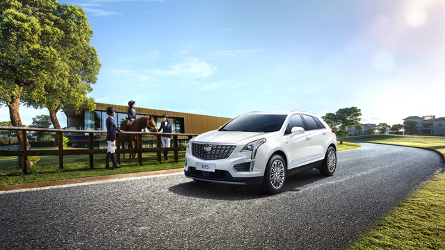 Cadillac XT5 Photos and Specs. Photo: Cadillac XT5 mod photo and 42 ...