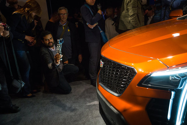 Cadillac XT4 Photos and Specs. Photo: Cadillac XT4 mod model and 37 ...