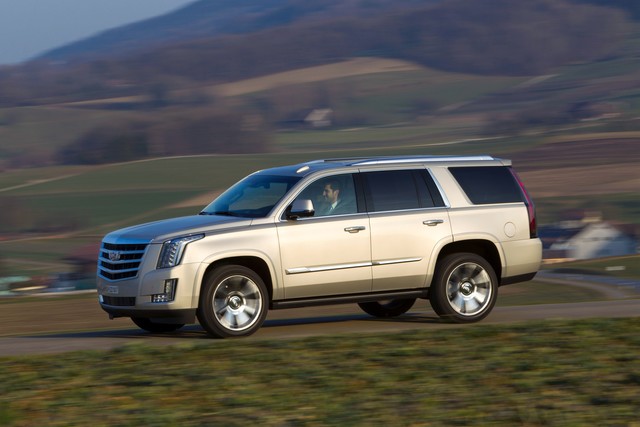 Cadillac XT4 Photos and Specs. Photo: Cadillac XT4 mod model and 37 ...