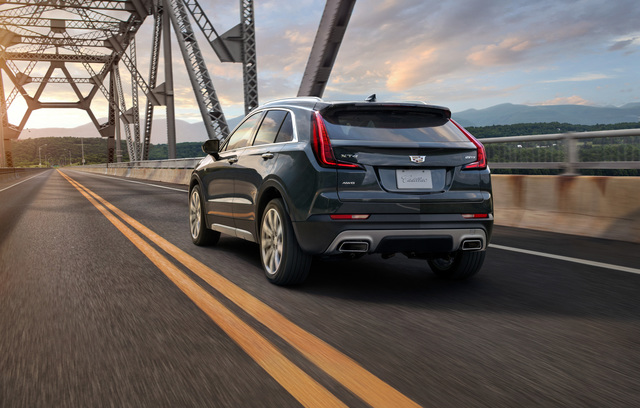 Cadillac XT4 Photos and Specs. Photo: Cadillac XT4 mod model and 37 ...