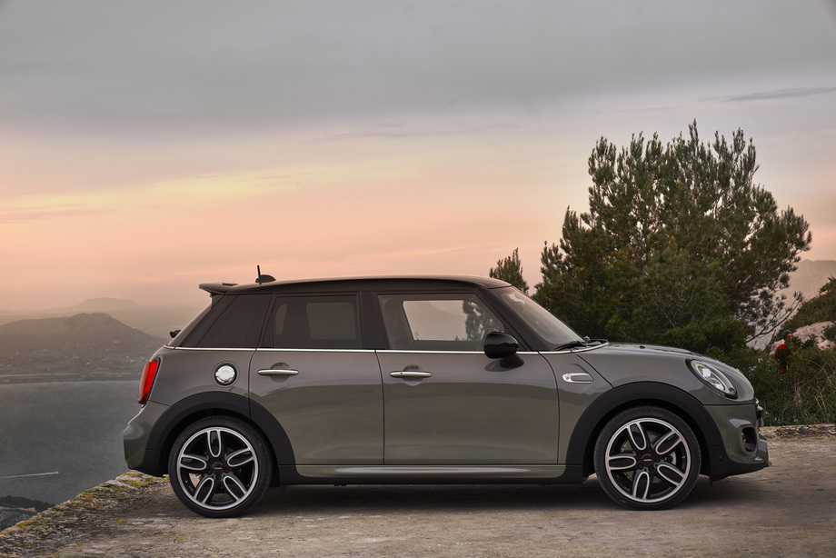 MINI Hatchback 3D Photos and Specs. Photo: MINI Hatchback 3D interior ...