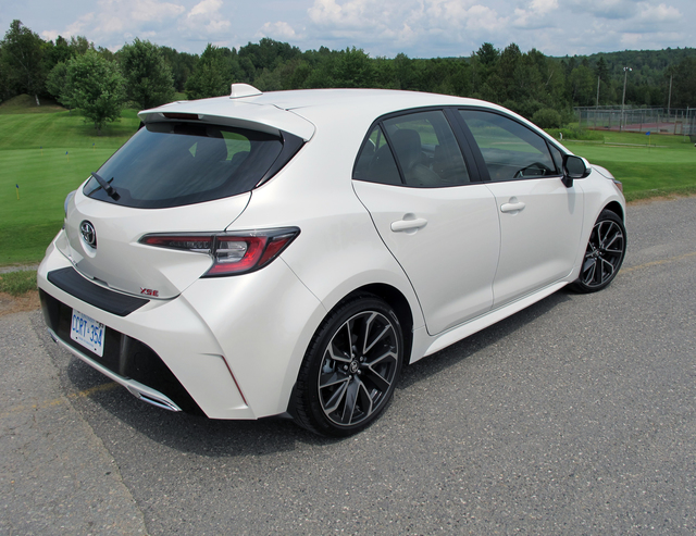 Toyota Corolla Hatchback Photos and Specs. Photo: Toyota Corolla ...