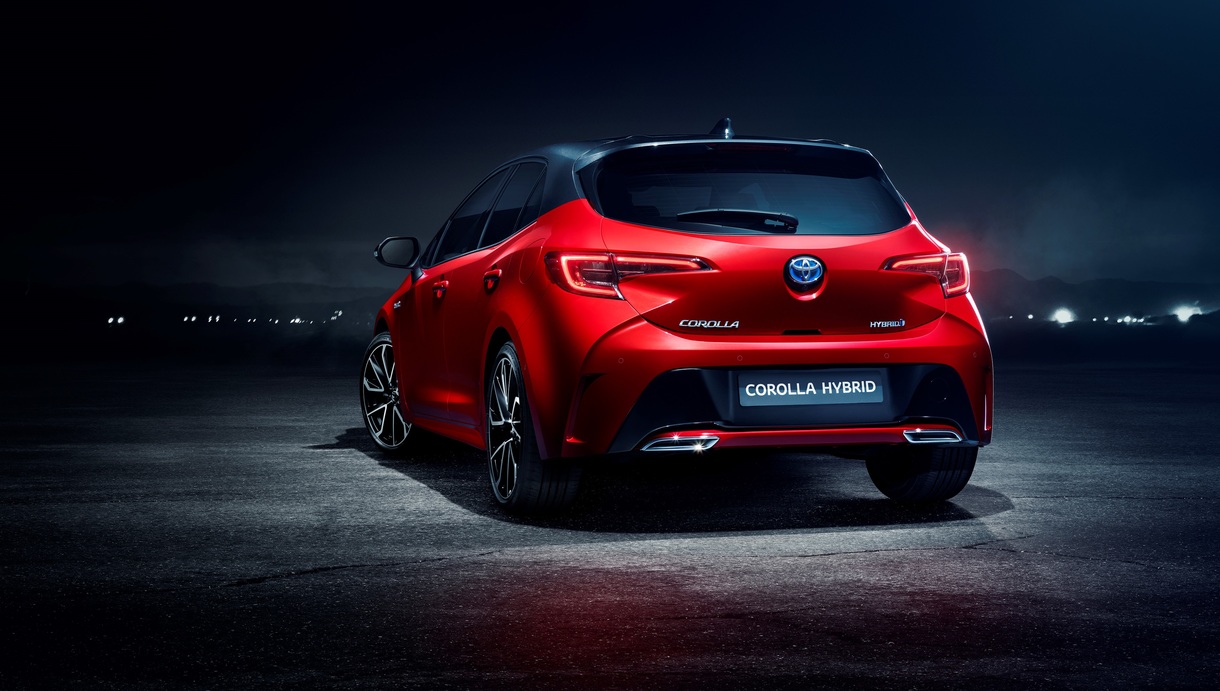 Toyota Corolla Hatchback Hybrid Photos and Specs. Photo: Toyota Corolla ...