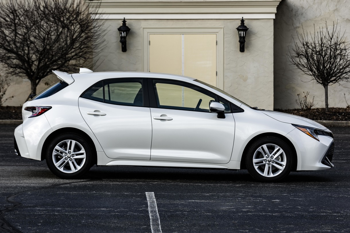 Toyota Corolla Hatchback Hybrid Photos and Specs. Photo: Toyota Corolla ...