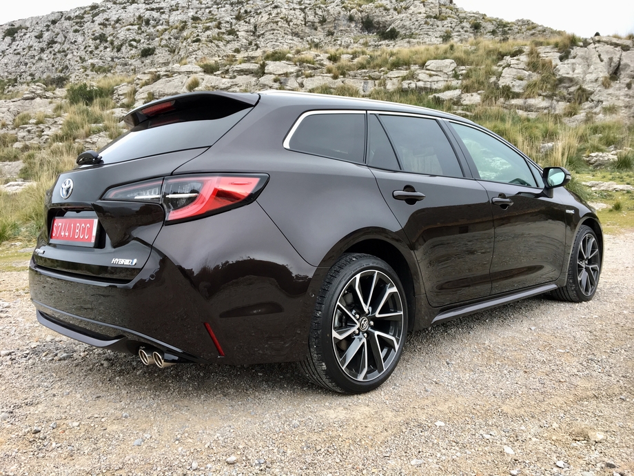 Toyota Corolla Touring Sports Photos and Specs. Photo: Toyota Corolla ...