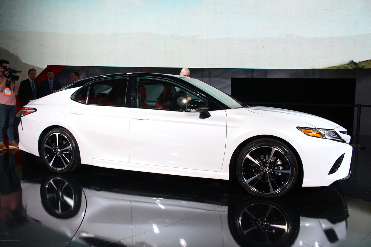 Toyota Camry Photos and Specs. Photo: Toyota Camry hd big and 49 ...