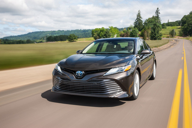 Toyota Camry Photos and Specs. Photo: Toyota Camry reviews photo and 49 ...