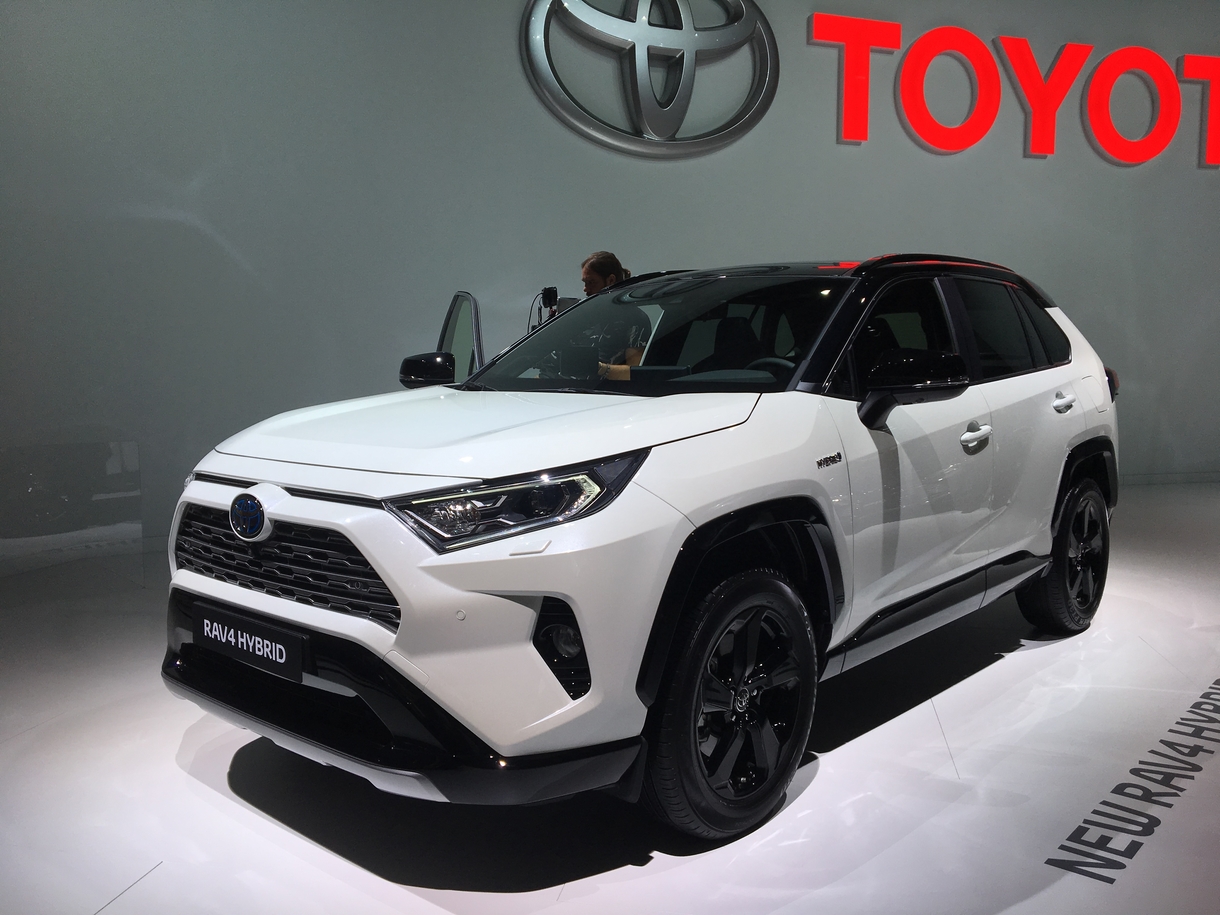 Toyota RAV4 Photos and Specs. Photo: Toyota RAV4 4k 2018 and 39 perfect ...