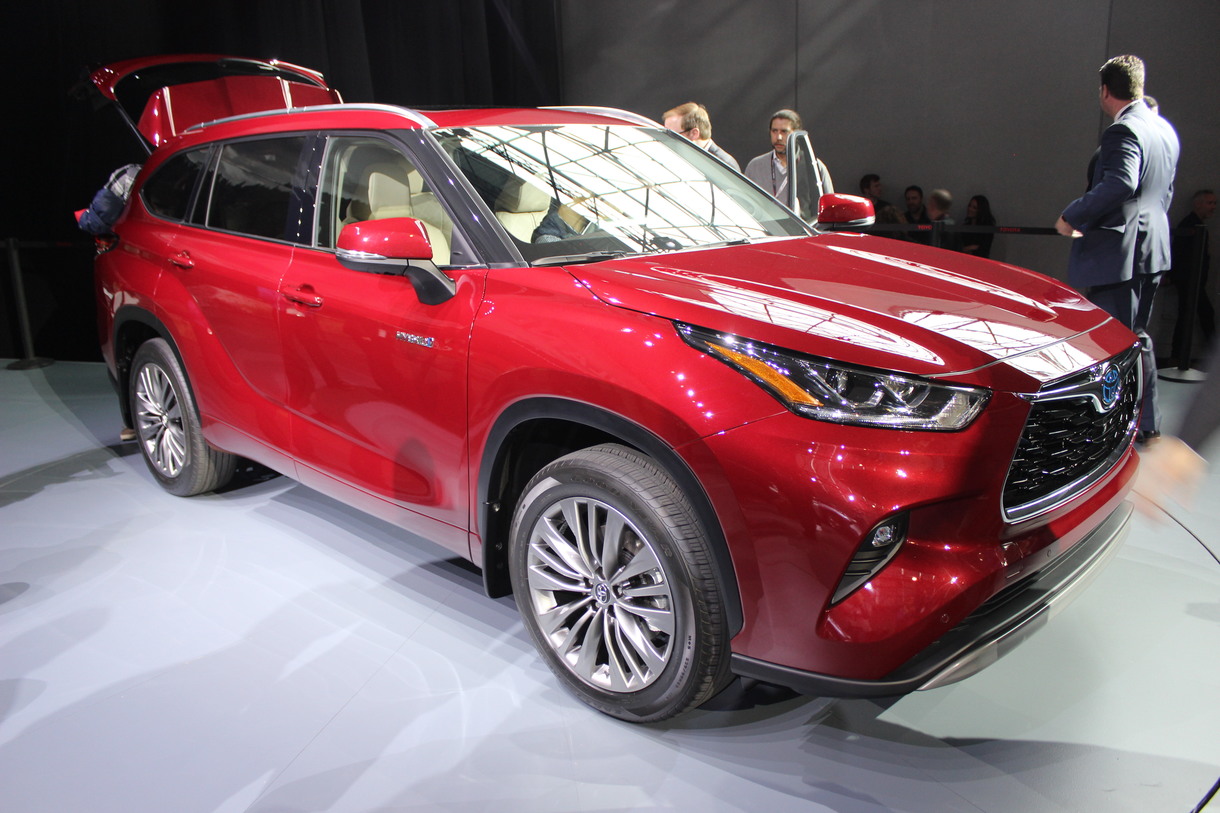 Toyota Highlander Photos and Specs. Photo: Toyota Highlander exterior ...