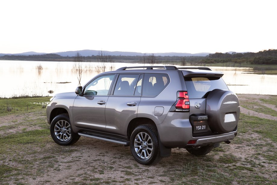 Toyota Land Cruiser Prado 150 Photos and Specs. Photo: Toyota Land ...