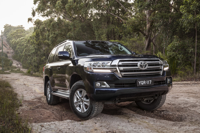 Toyota Land Cruiser Prado 150 Photos and Specs. Photo: Toyota Land ...