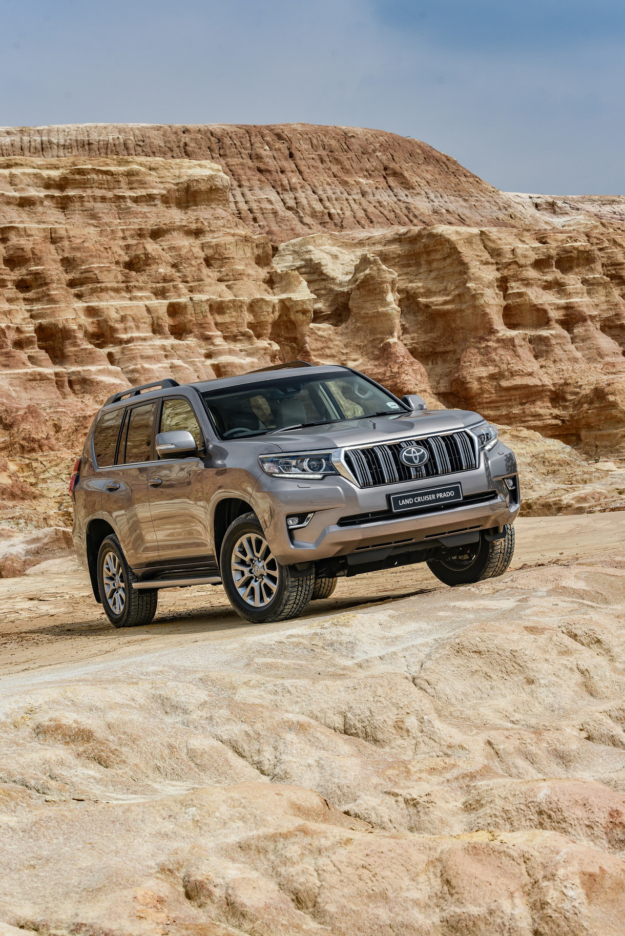 Toyota Land Cruiser Prado 150 3-door Photos and Specs. Photo: Toyota ...