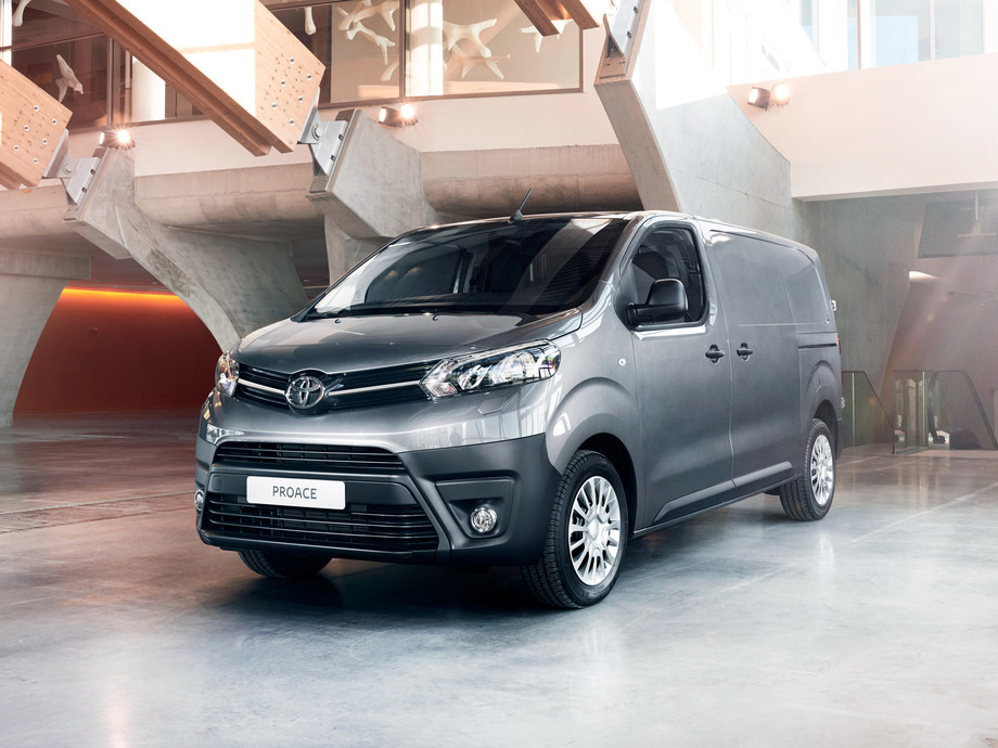 Toyota Proace Photos and Specs. Photo: Toyota Proace 4k model and 21 ...