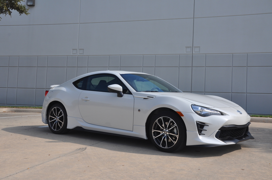 Toyota GT 86 Photos and Specs. Photo: Toyota GT 86 mod specifications ...