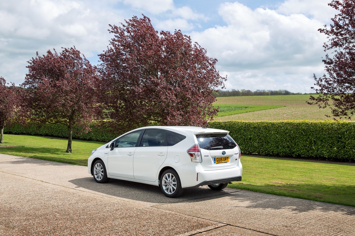 Toyota Prius+ Photos and Specs. Photo: Toyota Prius+ minivan ...