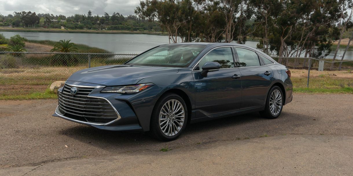 Toyota Avalon Photos and Specs. Photo: Toyota Avalon 4k model and 38 ...