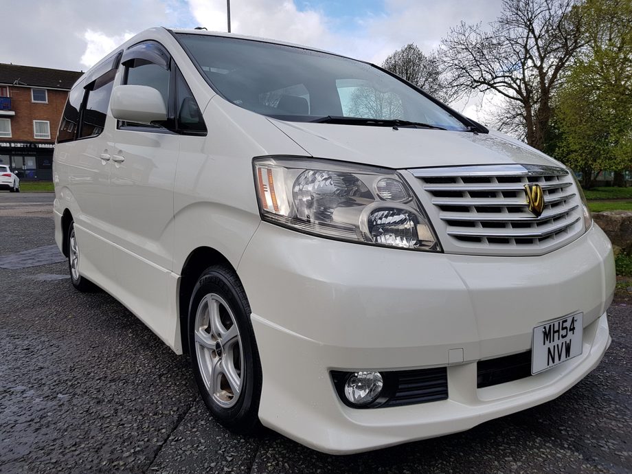 Toyota Alphard Photos and Specs. Photo: Toyota Alphard modern 2018 and ...