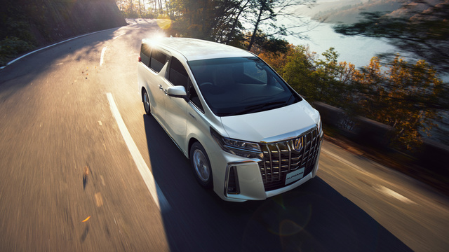 Toyota Alphard Photos and Specs. Photo: Toyota Alphard exterior ...