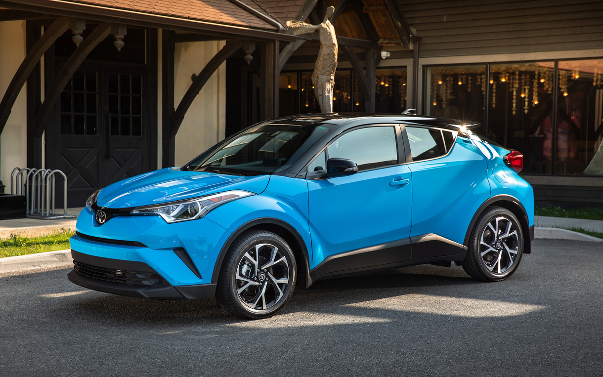 Toyota C-HR Hybrid Photos and Specs. Photo: Toyota C-HR Hybrid reviews ...