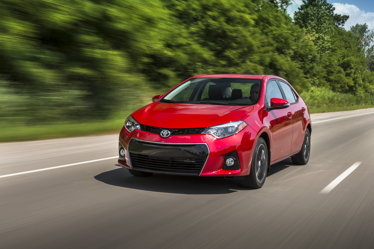 Toyota Corolla Photos and Specs. Photo: Toyota Corolla reviews ...