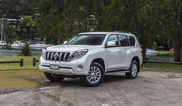 Toyota Land Cruiser Prado 150 3-door Photos and Specs. Photo: Toyota ...