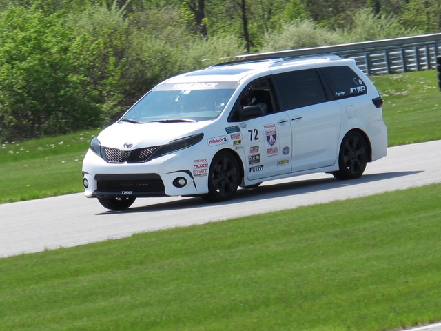 Toyota Sienna Photos and Specs. Photo: Toyota Sienna mod photo and 42 ...