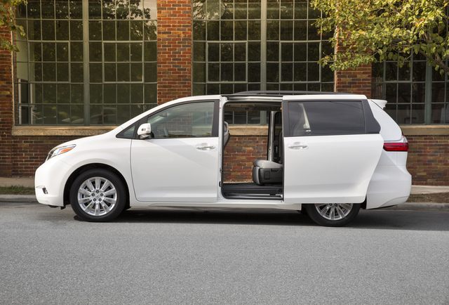Toyota Sienna Photos and Specs. Photo: Toyota Sienna mod photo and 42 ...