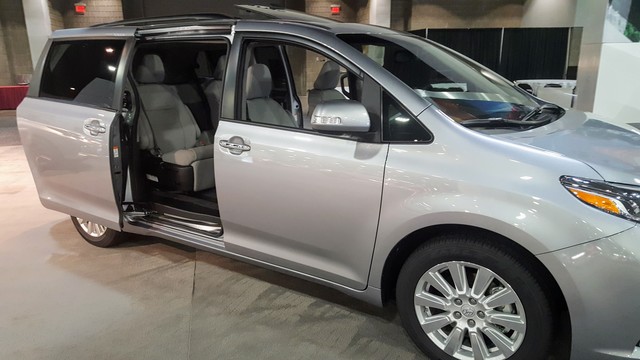 Toyota Sienna Photos and Specs. Photo: Toyota Sienna accessories 2015 ...