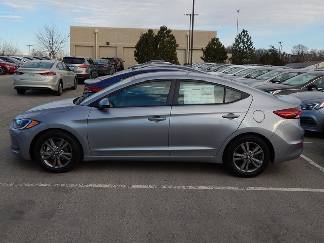 Hyundai Accent Photos and Specs. Photo: Hyundai Accent hd model and 22 ...