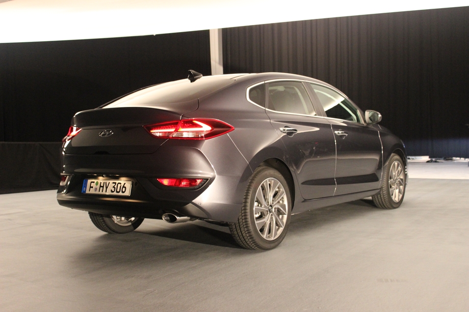 Hyundai i30 Fastback Photos and Specs. Photo: Hyundai i30 Fastback 4k ...